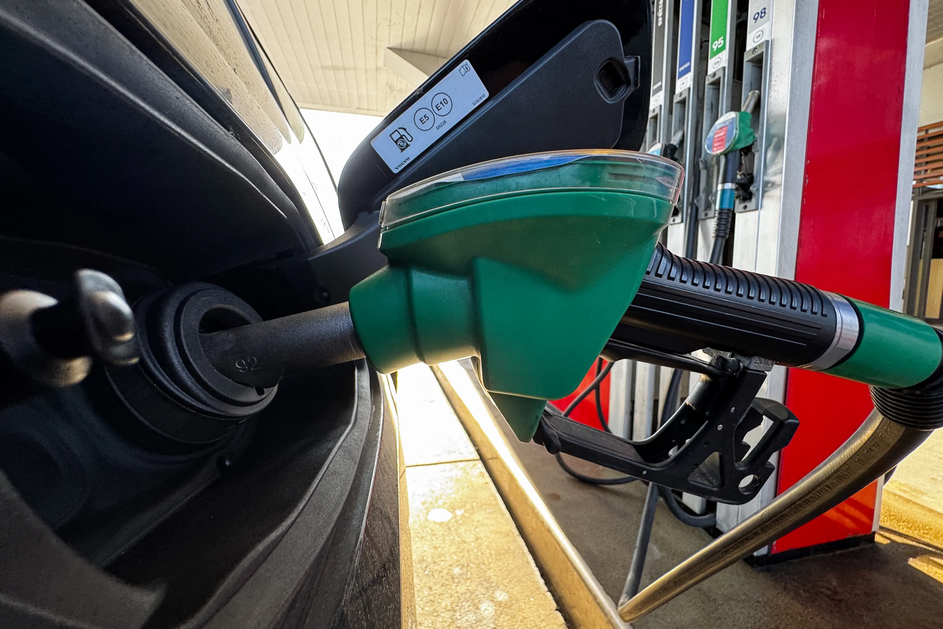Iran-Krieg trifft Deutschland: Sprit und Gas deutlich teurer
